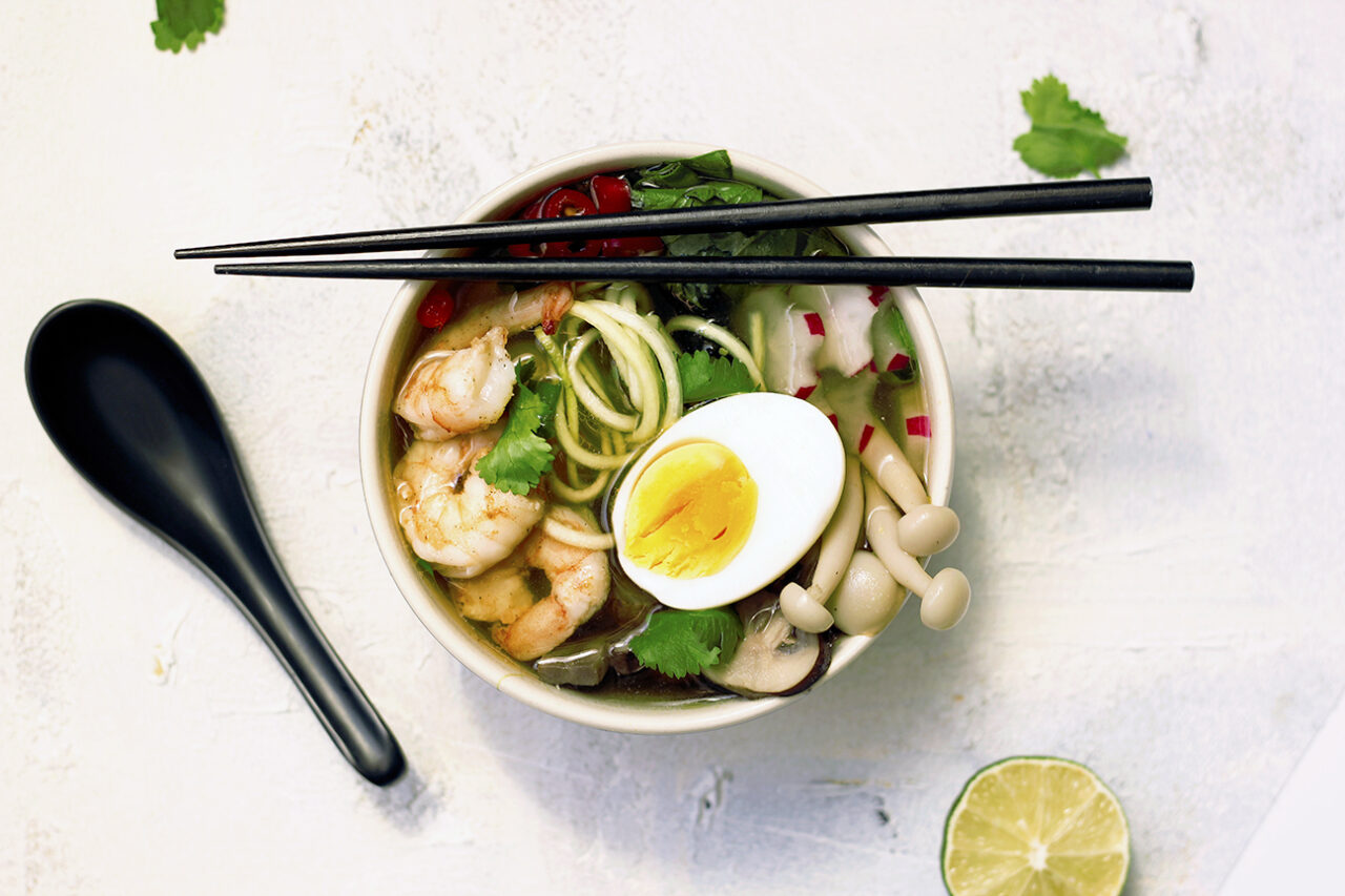 Gemakkelijk recept voor courgette ramen met gamba's